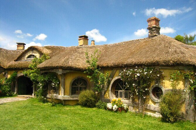 Hobbiton and Waitomo Caves Small Tour from Auckland - FAQ