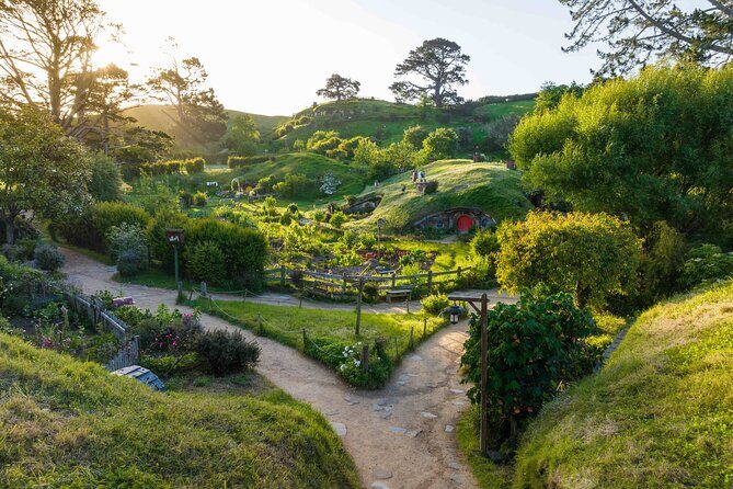 Hobbiton Movie Set and Hamilton Gardens Small Group-from Auckland - An In-Depth Look at the Itinerary