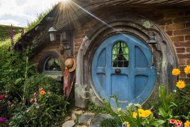 Hobbiton Movie Set Small Group Private Transfer from Auckland - Key Points:
