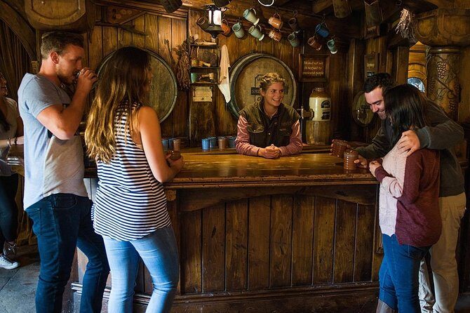 Hobbiton Movie Set Small Group Tour from Auckland - Free Time: Shopping and Exploring