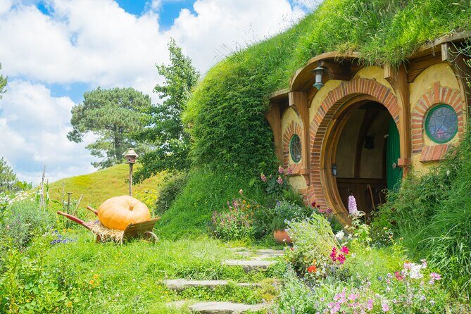 Hobbiton Movie Set Tour from Auckland Private Ultra-Luxury - The Journey Begins: Comfort and Convenience