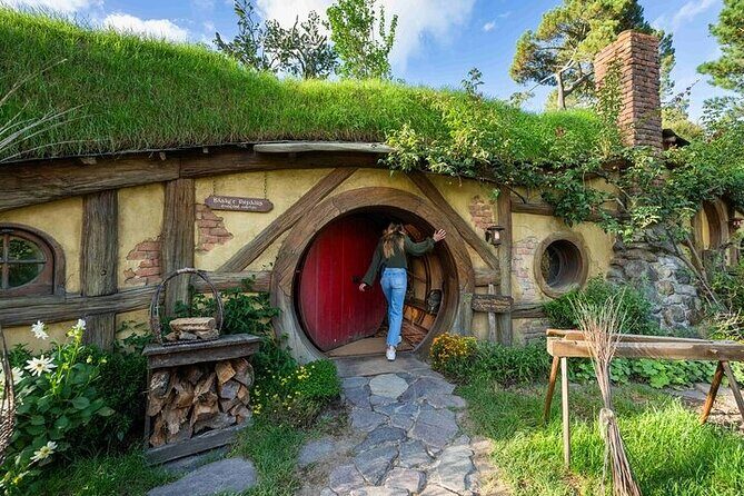 Hobbiton Movie Set & Waitomo Glow Worm Caves Private Tour - Key Points