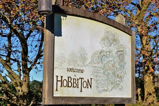 Hobbiton Movie Set & Waitomo Glow Worm Caves Private Tour - Discovering Middle-earth: Hobbiton Movie Set