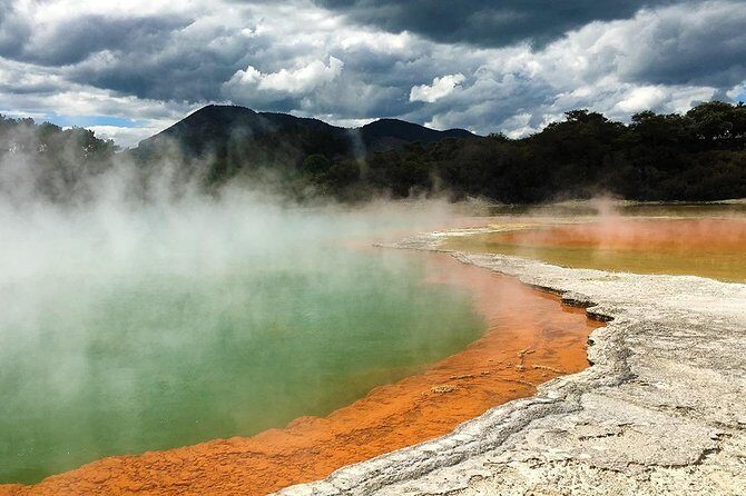 Hobbiton & Rotorua including Wai-O-Tapu - Small Group Tour from Auckland - The Guides: The Heart of the Experience