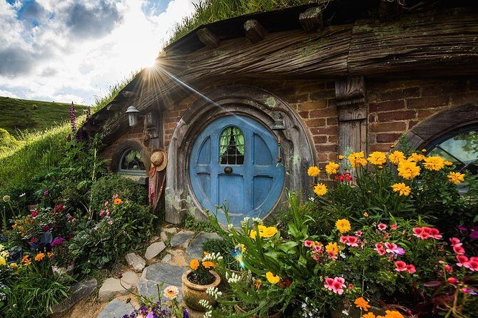 Hobbiton & Rotorua Small Group Tour including Te Puia from Auckland - Key Points