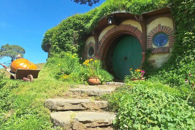 Hobbiton Small group Luxury Tour including McLarens Falls Park - Key Points