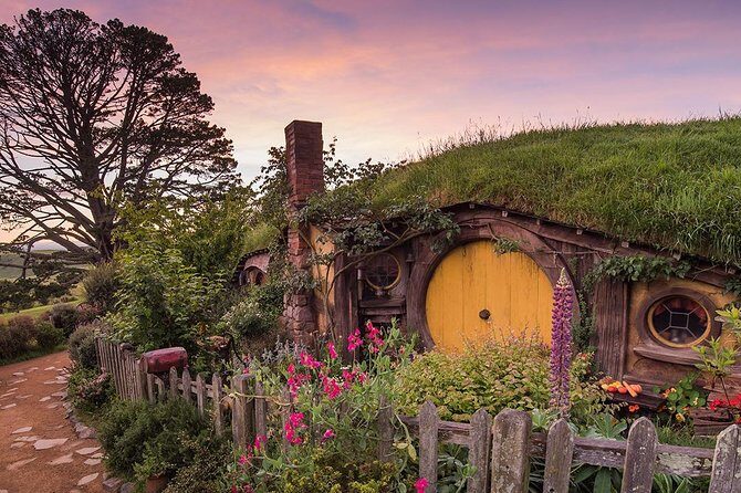 Hobbiton & Waitomo Caves Small-Group Tour W Lunch from Auckland - Departure from Auckland at 6:00am
