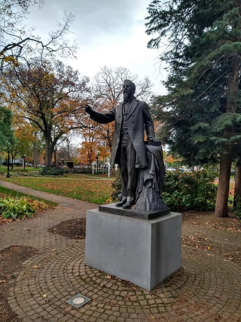 Holland, MI: Walking Tour with Hope College and Parks - An In-Depth Look at the Holland Walking Tour