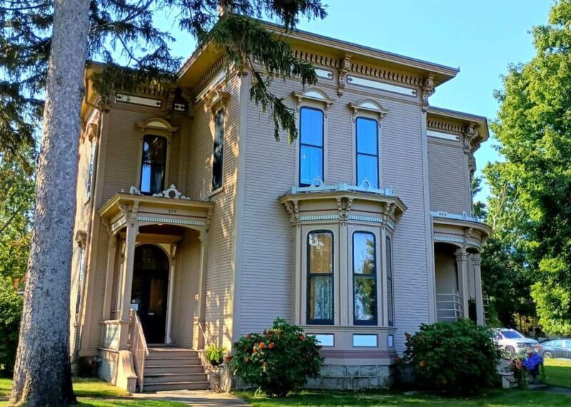 Holland, MI: Westside Stories and Tastes Walking Food Tour - Why Choose This Tour?