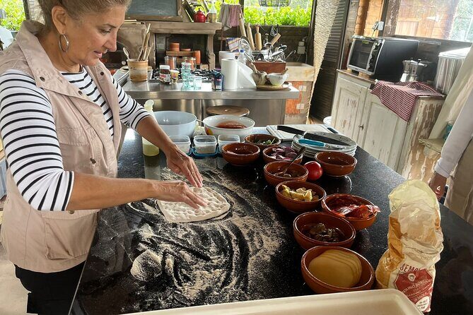 Home Made Pizza Cooking Class in Tuscany with small group - Key Points