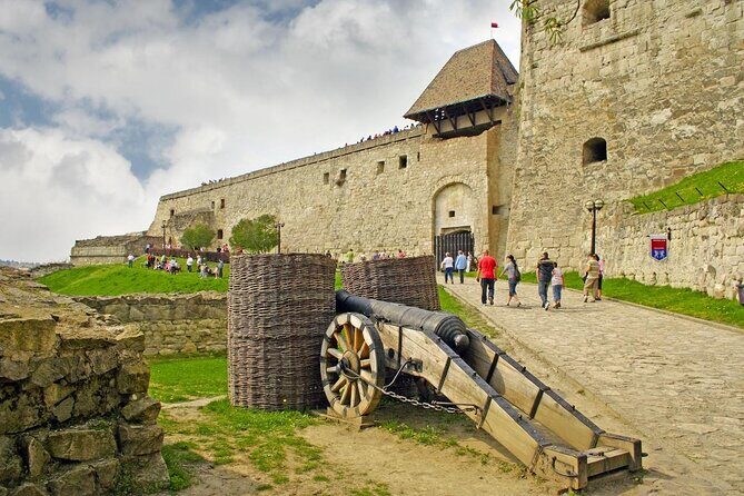 Home to Bull's Blood red wine! Eger with winetaste private tour - A Detailed Look at the Eger Wine and Sightseeing Private Tour from Budapest
