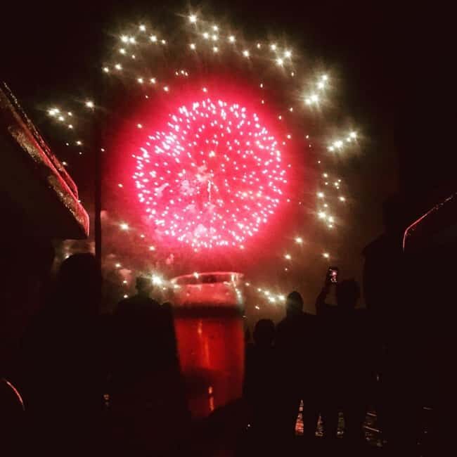 Honolulu: 1-Hour Friday Night Fireworks Cruise with Drinks - A Closer Look at the Fireworks Cruise Experience