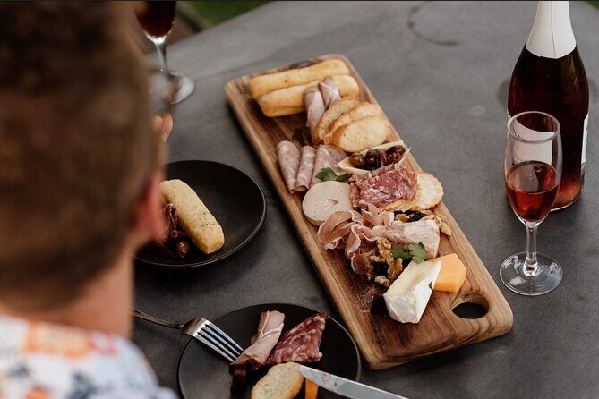 Hop on Hop Off Bus - Tamborine Mountain - Key Points