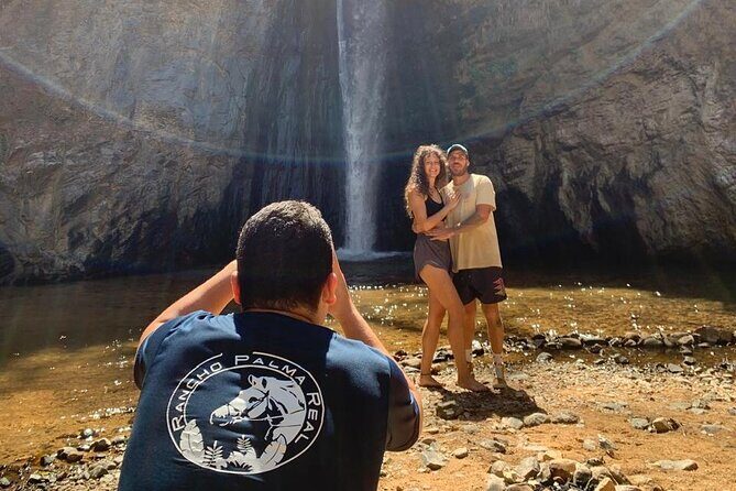 Horseback riding to visit the waterfall