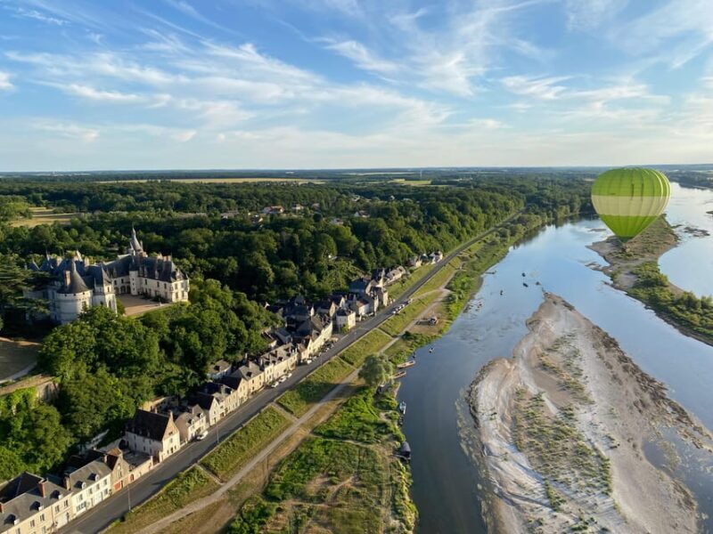 Hot air balloon flight:Chambord, Chenonceau,Cheverny,Blois - The Castles from Above: Highlights and Insights