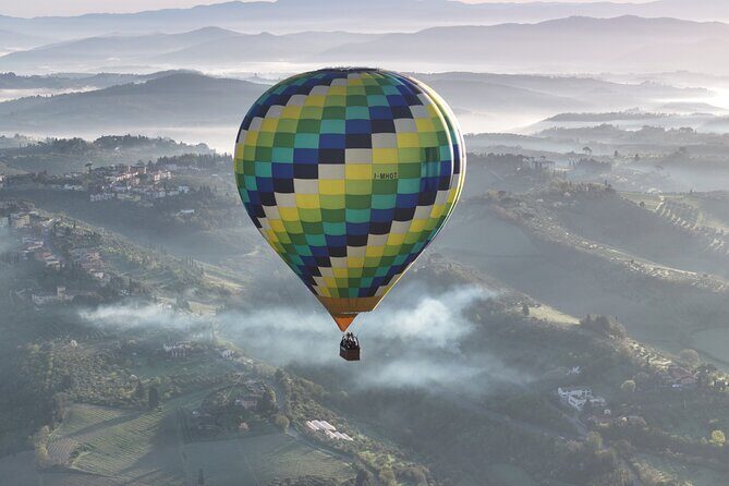 Hot air balloon over the hills of Pienza, Montalcino and Val D'Orcia - Key Points
