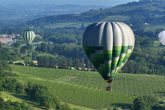 Hot air balloon over the hills of Pienza, Montalcino and Val D'Orcia - FAQ