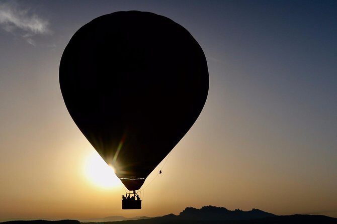Hot Air Balloon with Champagne, Optional Photos,Video & Breakfast - Who Should Book This Tour?