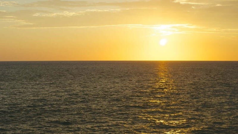 Huatulco: Sunset Boat Tour - Food, Drinks, and Comfort on Board