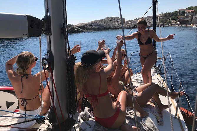 Hvar - Full Day Sail on a yacht - friendly skipper- small group - lunch optional - Key Points