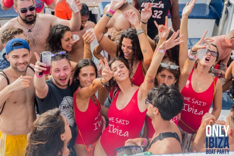Ibiza floating club - Best Dj sesión at sea - An In-Depth Look at the Ibiza Floating Club Experience