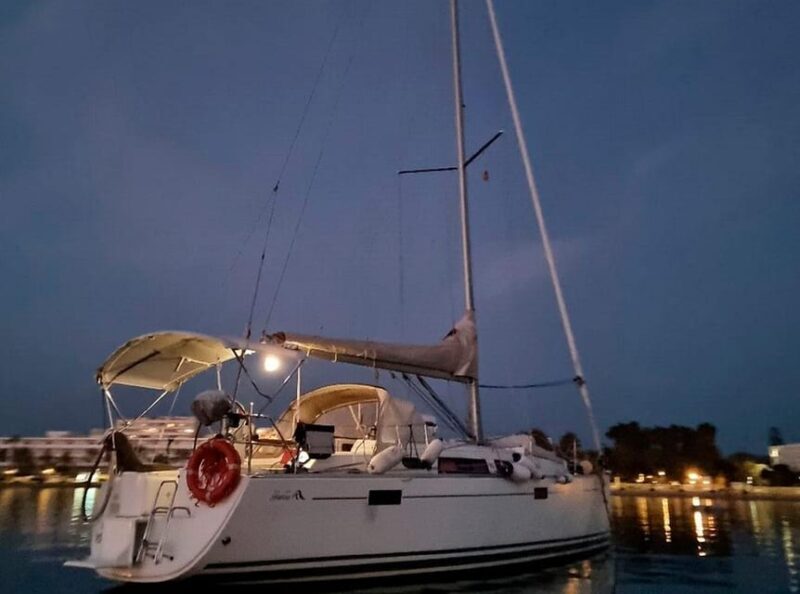 Ibiza: Sunset boat trip with appetizers, only up to 6 guests - FAQ