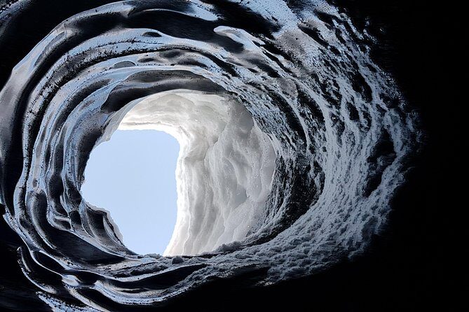 Ice Cave at Katla Volcano - The Guides and Their Expertise