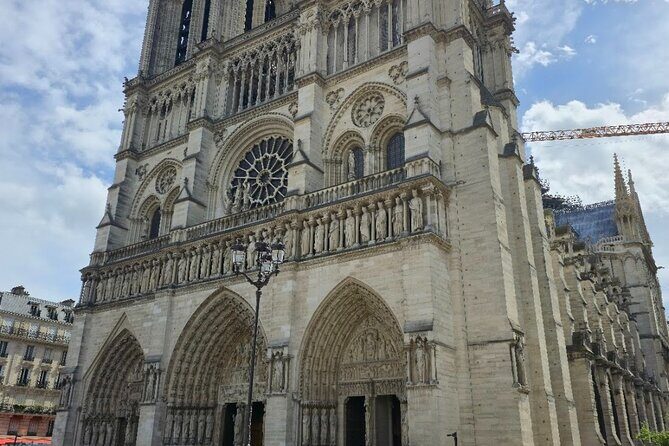 Île de la Cité Guided Tour & assistance Notre Dame entrance - Authenticity and Insider Tips