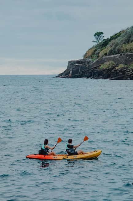 Ilha Terceira: Kayaking - 2 Hours - The Equipment and Safety Measures