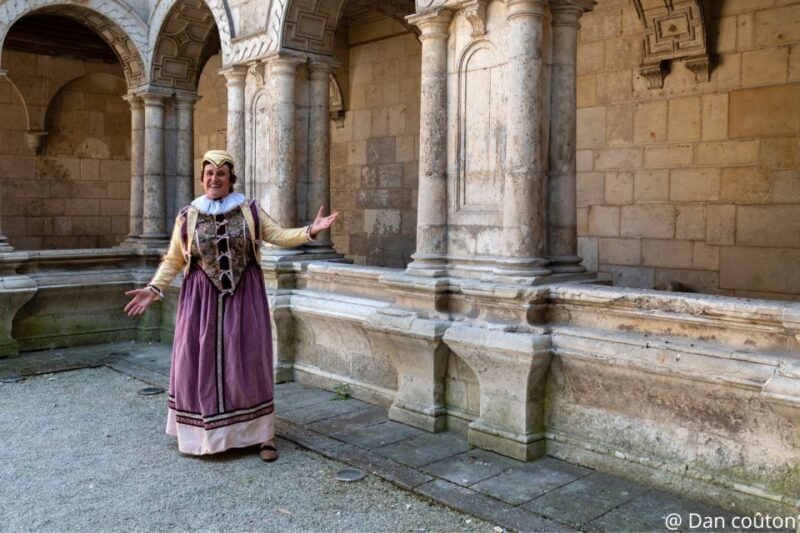 Immerse yourself in the protestant era of La Rochelle - A Detailed Look at the Experience