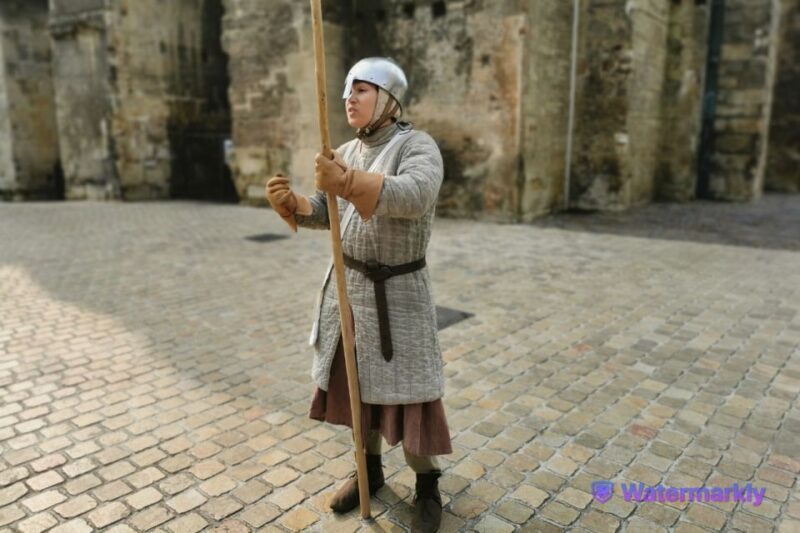 Immersive guided tour of Tours in the 13th century. - FAQ