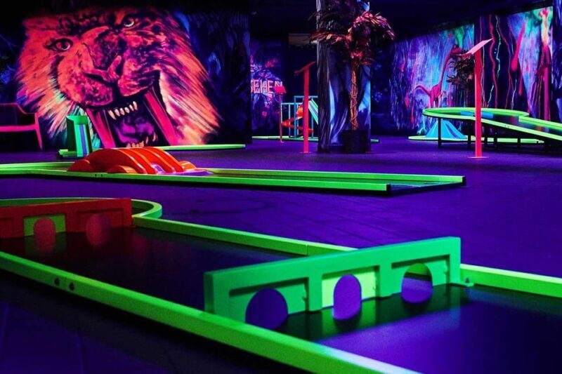 Innsbruck: 3D Mini Golf with Dazzling Light Effects - Key Points