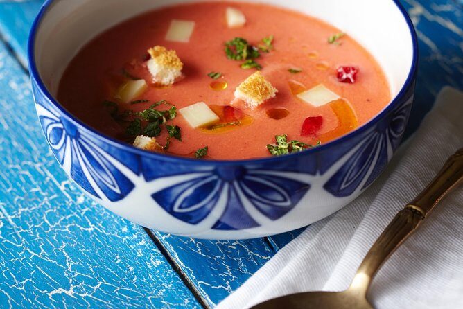 Interactive Paella & Market: Bottomless Wine & Rambla Views - Who will love this experience?