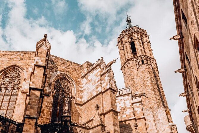 Introduction to Barcelona's Old Town Gothic Quarter Walking Tour - End at Plaça Reial and Beyond