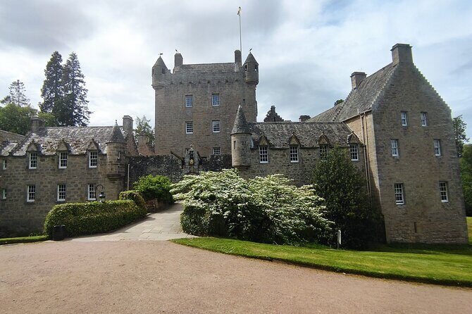 Inverness Tour-Cawdor Castle & Culloden Battlefield, ClavaCairns - An In-Depth Look at the Tour Experience  