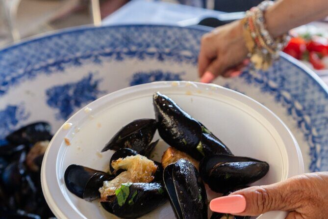 Ischia Mini Cruise with stops for swimming and lunch on board - FAQ