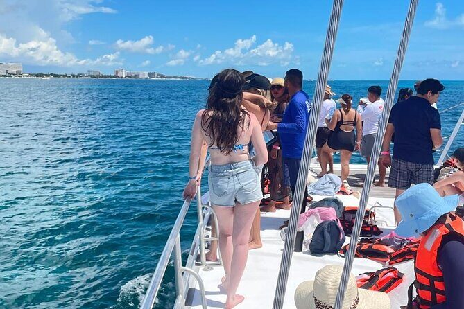 Isla Mujeres Catamaran Tour from Cancun with snorkel and Open Bar - FAQ