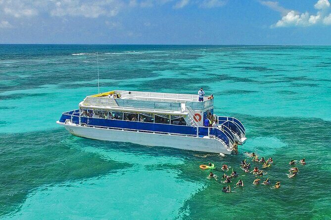 Isla Mujeres, Snorkel, Lunch & Pick Up from Cancun to P.Morelos - The Sailing Adventure and Onboard Comfort