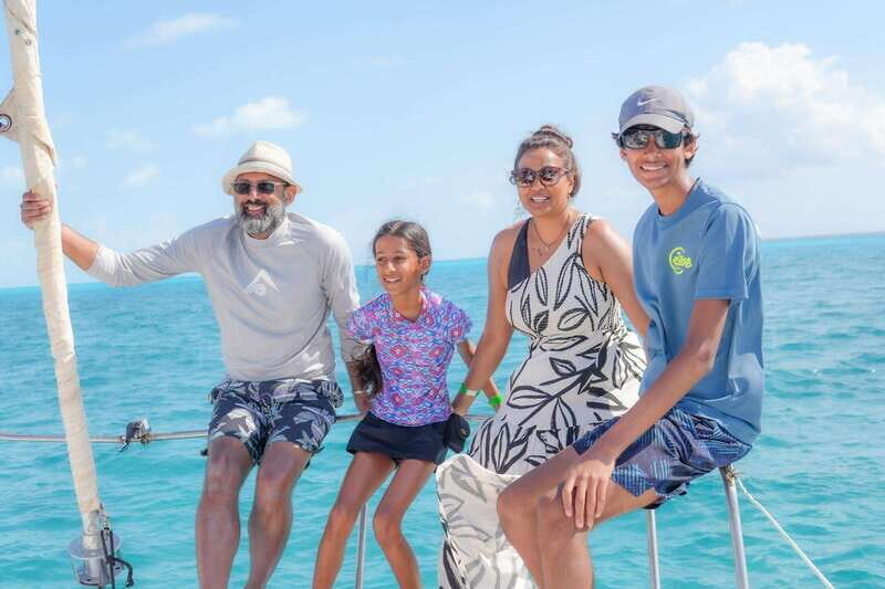 Isla Mujeres: Snorkeling Tour with Open Bar - Group Size & Guides