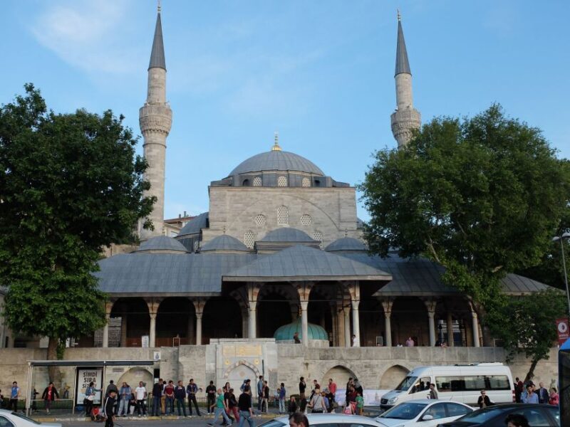 Istanbul: Asian Continent Highlights Walking Tour - Exploring the Asian Side of Istanbul