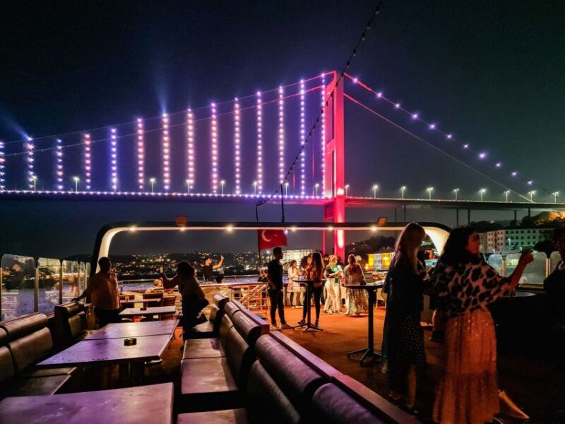 Istanbul: Bosphorus Dinner Cruise w/ Drinks & Entertainment - The Overall Atmosphere and Value