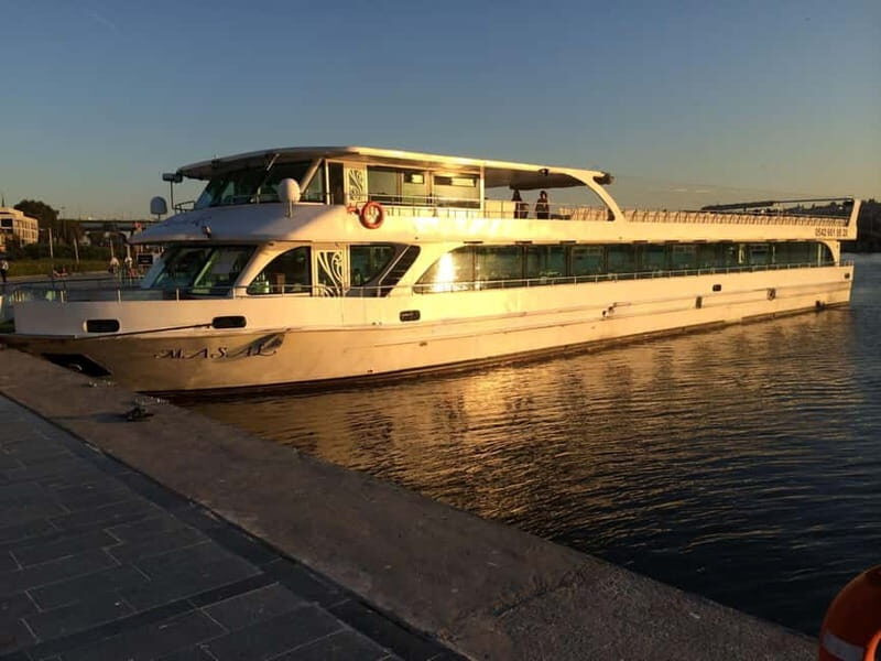 Istanbul: Bosphorus Dinner Cruise with Live Entertainment - The Itinerary: What to Expect from Start to Finish