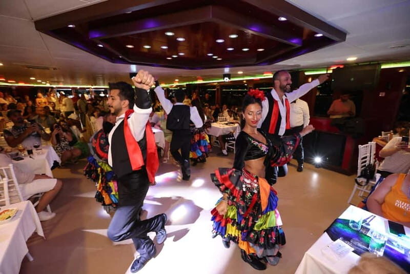 Istanbul: Bosphorus Dinner Cruise with Turkish Night Show - Service and Staff