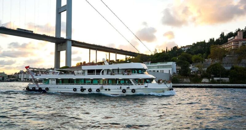 Istanbul: Bosphorus & Golden Horn Cruise Daytime or Sunset - Key Points