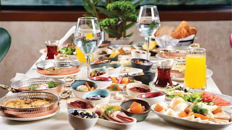 Istanbul: Bosphorus Morning Cruise with Breakfast - Key Points