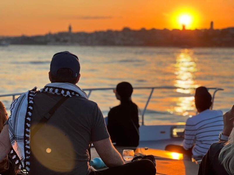 Istanbul: Bosphorus Sunset Cruise on a Luxury Yacht - Key Points