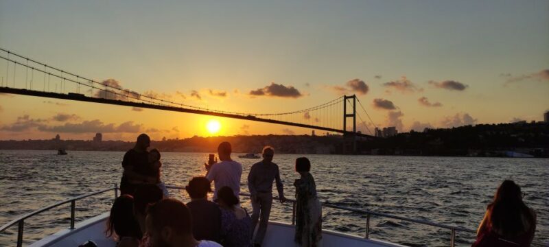 Istanbul: Bosphorus Sunset Cruise with Snacks and Wine - Why the Price Offers Great Value