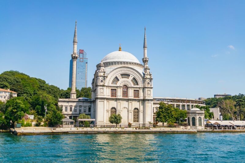 Istanbul: Bosphorus Yacht Cruise with Stopover on Asian Side - Exploring the Experience: A Deep Dive