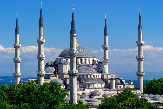 Istanbul Historical Tour with Guide, Lunch and Transfers - Blue Mosque: Iconic and Photogenic