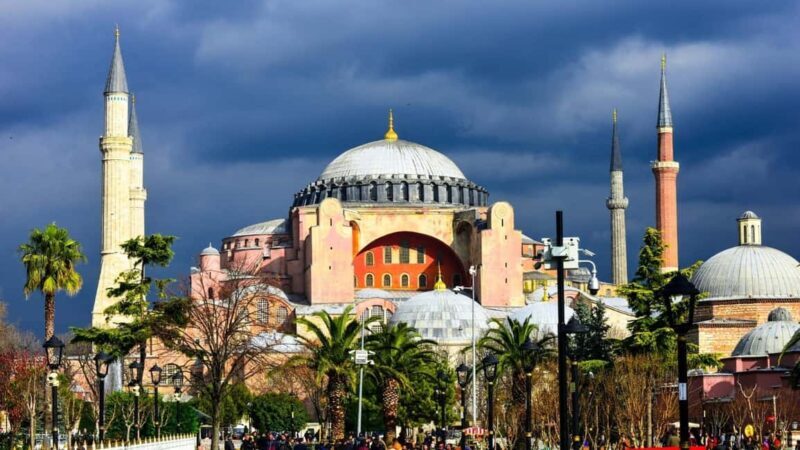 Istanbul: Private Sightseeing Tour in Multiple Languages - Key Points  